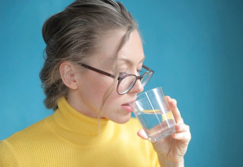 Kas padės užklupus dehidratacijai – paprastas vanduo ar specialūs ...